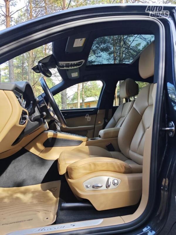 Pelēks Porsche Macan 2018 Viļņa, ar dzinēja tilpumu 3.00 L un nobraukumu 65 tūkst. km par 31999 €, foto 3 vietnē AUTOMOTO.COM.LV