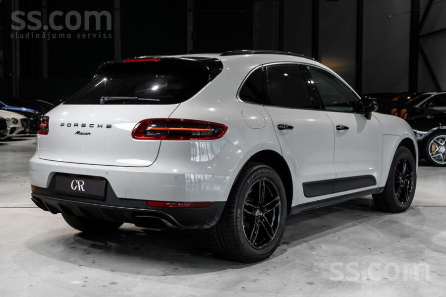 Grey Porsche Macan 2018 in Riga, with an engine capacity of 2.00 L and mileage of 142 thousand km for 29900 €, photo 5 on AUTOMOTO.COM.LV