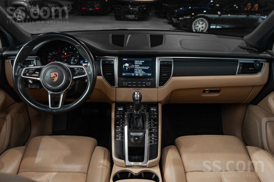 Grey Porsche Macan 2018 in Riga, with an engine capacity of 2.00 L and mileage of 142 thousand km for 29900 €, photo 11 on AUTOMOTO.COM.LV