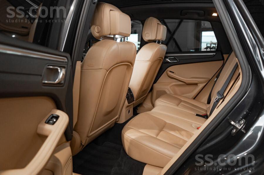 Grey Porsche Macan 2018 in Riga, with an engine capacity of 2.00 L and mileage of 142 thousand km for 29900 €, photo 13 on AUTOMOTO.COM.LV