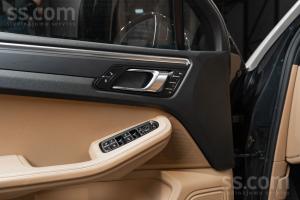 Grey Porsche Macan 2018 in Riga, with an engine capacity of 2.00 L and mileage of 142 thousand km for 29900 €, photo 15 on AUTOMOTO.COM.LV