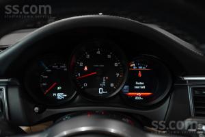 Grey Porsche Macan 2018 in Riga, with an engine capacity of 2.00 L and mileage of 142 thousand km for 29900 €, photo 18 on AUTOMOTO.COM.LV