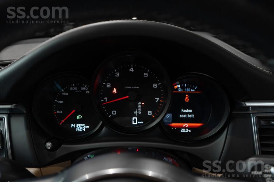 Grey Porsche Macan 2018 in Riga, with an engine capacity of 2.00 L and mileage of 142 thousand km for 29900 €, photo 18 on AUTOMOTO.COM.LV