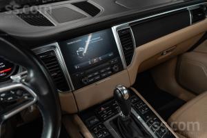Grey Porsche Macan 2018 in Riga, with an engine capacity of 2.00 L and mileage of 142 thousand km for 29900 €, photo 21 on AUTOMOTO.COM.LV