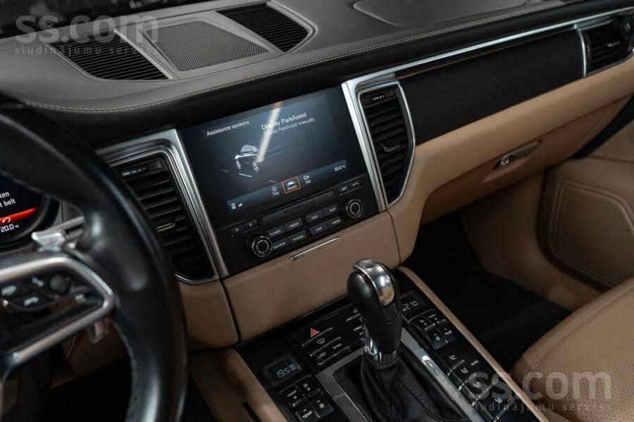 Grey Porsche Macan 2018 in Riga, with an engine capacity of 2.00 L and mileage of 142 thousand km for 29900 €, photo 21 on AUTOMOTO.COM.LV