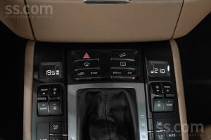 Grey Porsche Macan 2018 in Riga, with an engine capacity of 2.00 L and mileage of 142 thousand km for 29900 €, photo 25 on AUTOMOTO.COM.LV