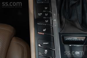 Grey Porsche Macan 2018 in Riga, with an engine capacity of 2.00 L and mileage of 142 thousand km for 29900 €, photo 26 on AUTOMOTO.COM.LV