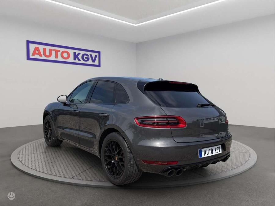 Grey Porsche Macan 2018 in Kaunas, with an engine capacity of 2.00 L and mileage of 109 thousand km for 27999 €, photo 4 on AUTOMOTO.COM.LV