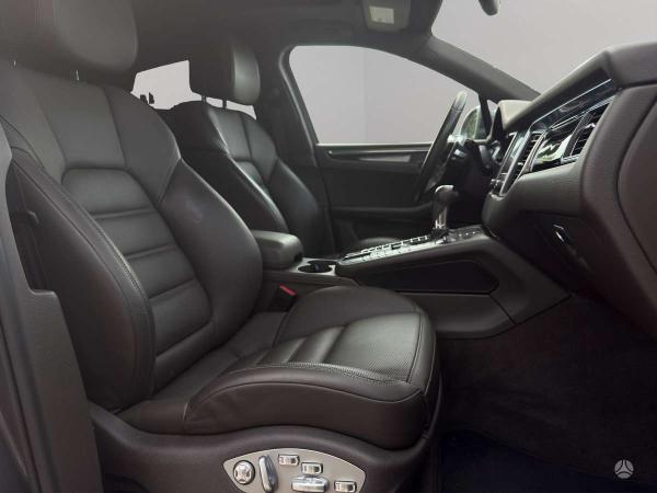 Grey Porsche Macan 2018 in Kaunas, with an engine capacity of 2.00 L and mileage of 109 thousand km for 27999 €, photo 9 on AUTOMOTO.COM.LV