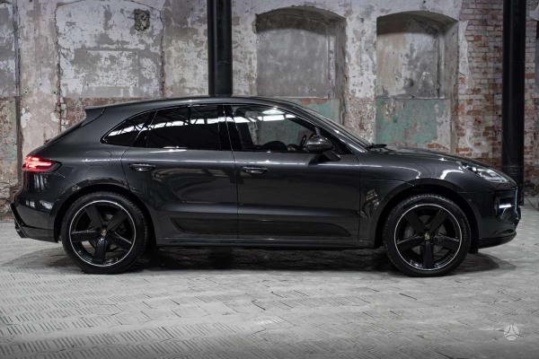 Grey Porsche Macan 2019 in Kaunas, with an engine capacity of 3.00 L and mileage of 106 thousand km for 45000 €, photo 7 on AUTOMOTO.COM.LV