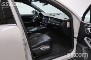 Grey Porsche Macan 2019 in Riga, with an engine capacity of 2.00 L and mileage of 87 thousand km for 42290 €, photo 10 on AUTOMOTO.COM.LV