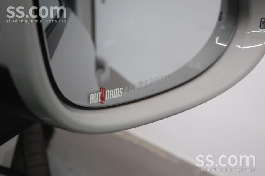 Grey Porsche Macan 2019 in Riga, with an engine capacity of 2.00 L and mileage of 87 thousand km for 42290 €, photo 12 on AUTOMOTO.COM.LV