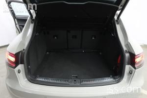 Grey Porsche Macan 2019 in Riga, with an engine capacity of 2.00 L and mileage of 87 thousand km for 42290 €, photo 29 on AUTOMOTO.COM.LV