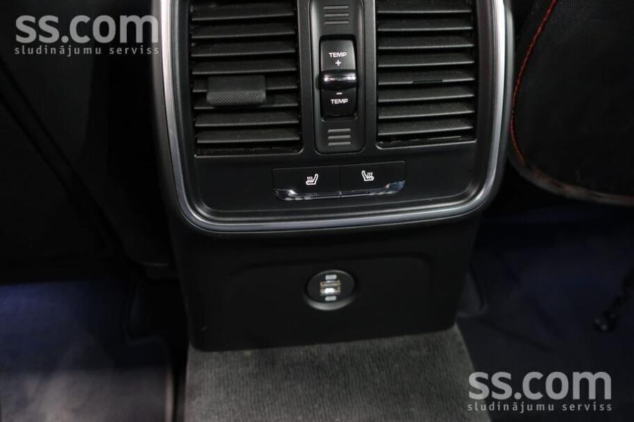 Grey Porsche Macan 2019 in Riga, with an engine capacity of 2.00 L and mileage of 87 thousand km for 42290 €, photo 31 on AUTOMOTO.COM.LV