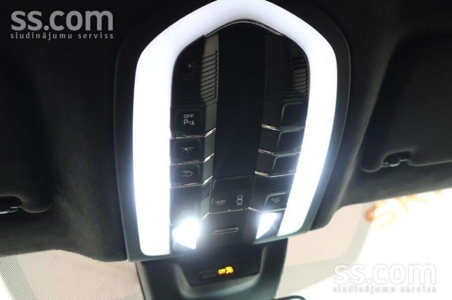 Grey Porsche Macan 2019 in Riga, with an engine capacity of 2.00 L and mileage of 87 thousand km for 42290 €, photo 36 on AUTOMOTO.COM.LV