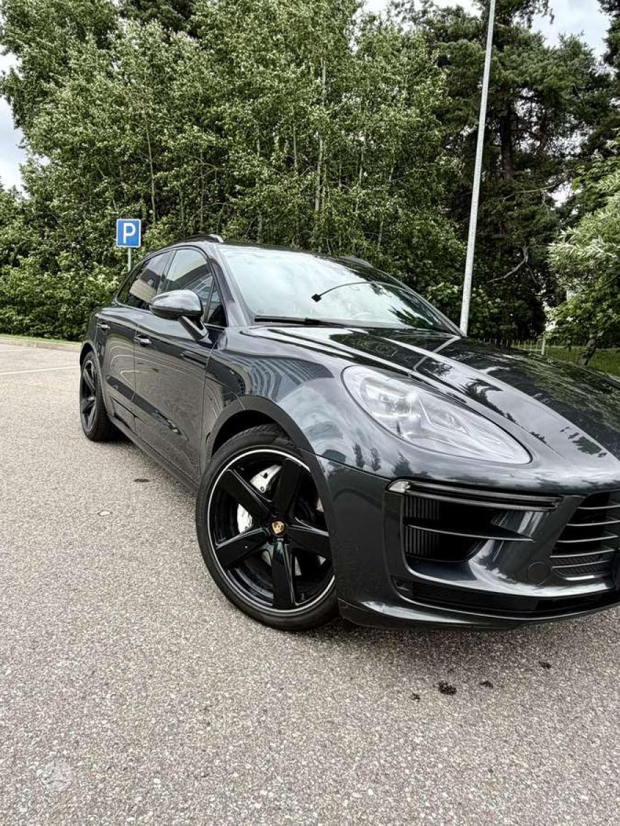 Grey Porsche Macan 2019 in Vilnius, with an engine capacity of 2.89 L and mileage of 209 thousand km for 36911 €, photo 1 on AUTOMOTO.COM.LV