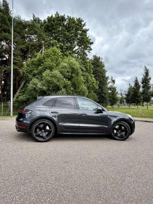 Grey Porsche Macan 2019 in Vilnius, with an engine capacity of 2.89 L and mileage of 209 thousand km for 36911 €, photo 3 on AUTOMOTO.COM.LV