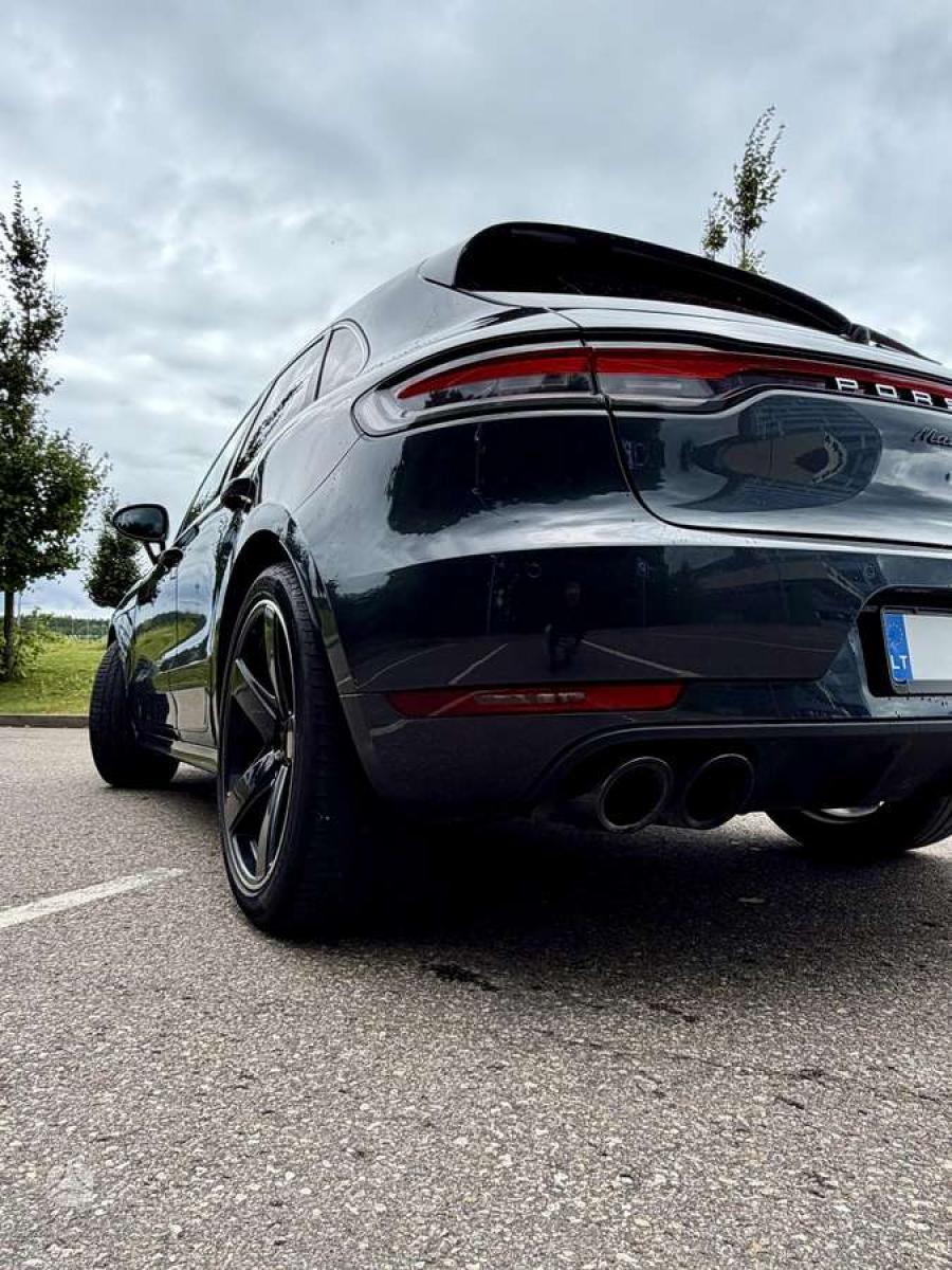 Grey Porsche Macan 2019 in Vilnius, with an engine capacity of 2.89 L and mileage of 209 thousand km for 36911 €, photo 4 on AUTOMOTO.COM.LV