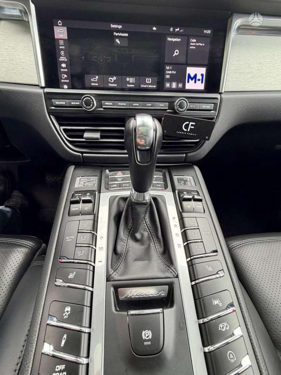 Grey Porsche Macan 2019 in Vilnius, with an engine capacity of 2.89 L and mileage of 209 thousand km for 36911 €, photo 6 on AUTOMOTO.COM.LV