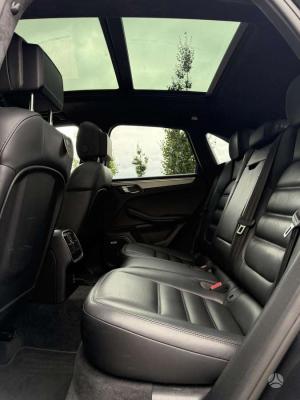 Grey Porsche Macan 2019 in Vilnius, with an engine capacity of 2.89 L and mileage of 209 thousand km for 36911 €, photo 13 on AUTOMOTO.COM.LV