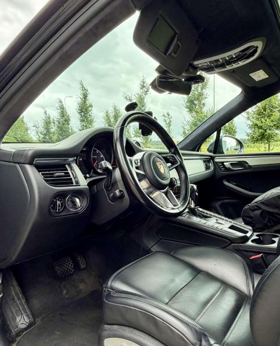 Grey Porsche Macan 2019 in Vilnius, with an engine capacity of 2.89 L and mileage of 209 thousand km for 36911 €, photo 17 on AUTOMOTO.COM.LV