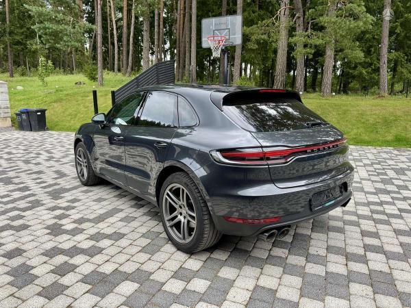 Grey Porsche Macan 2019 in Vilnius, with an engine capacity of 3.00 L and mileage of 142 thousand km for 32500 €, photo 1 on AUTOMOTO.COM.LV