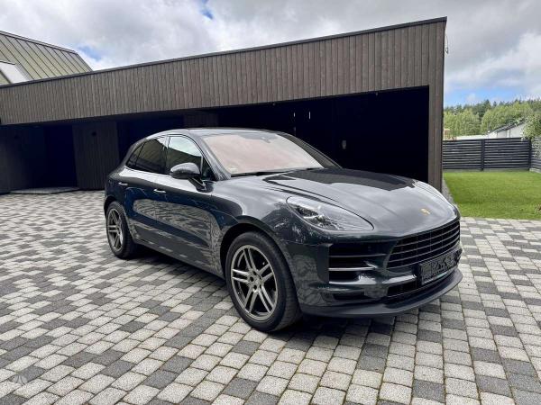 Grey Porsche Macan 2019 in Vilnius, with an engine capacity of 3.00 L and mileage of 142 thousand km for 32500 €, photo 5 on AUTOMOTO.COM.LV