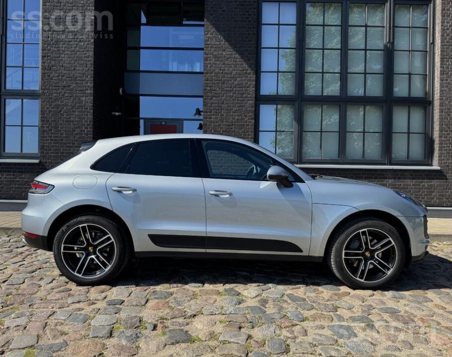 Grey Porsche Macan 2019 in Riga, with an engine capacity of 3.00 L and mileage of 0 thousand km for 39999 €, photo 4 on AUTOMOTO.COM.LV