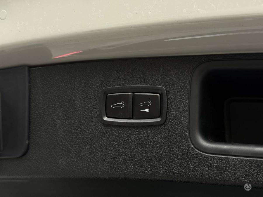Grey Porsche Macan 2020 in Kaunas, with an engine capacity of 1.98 L and mileage of 78 thousand km for 41500 €, photo 13 on AUTOMOTO.COM.LV