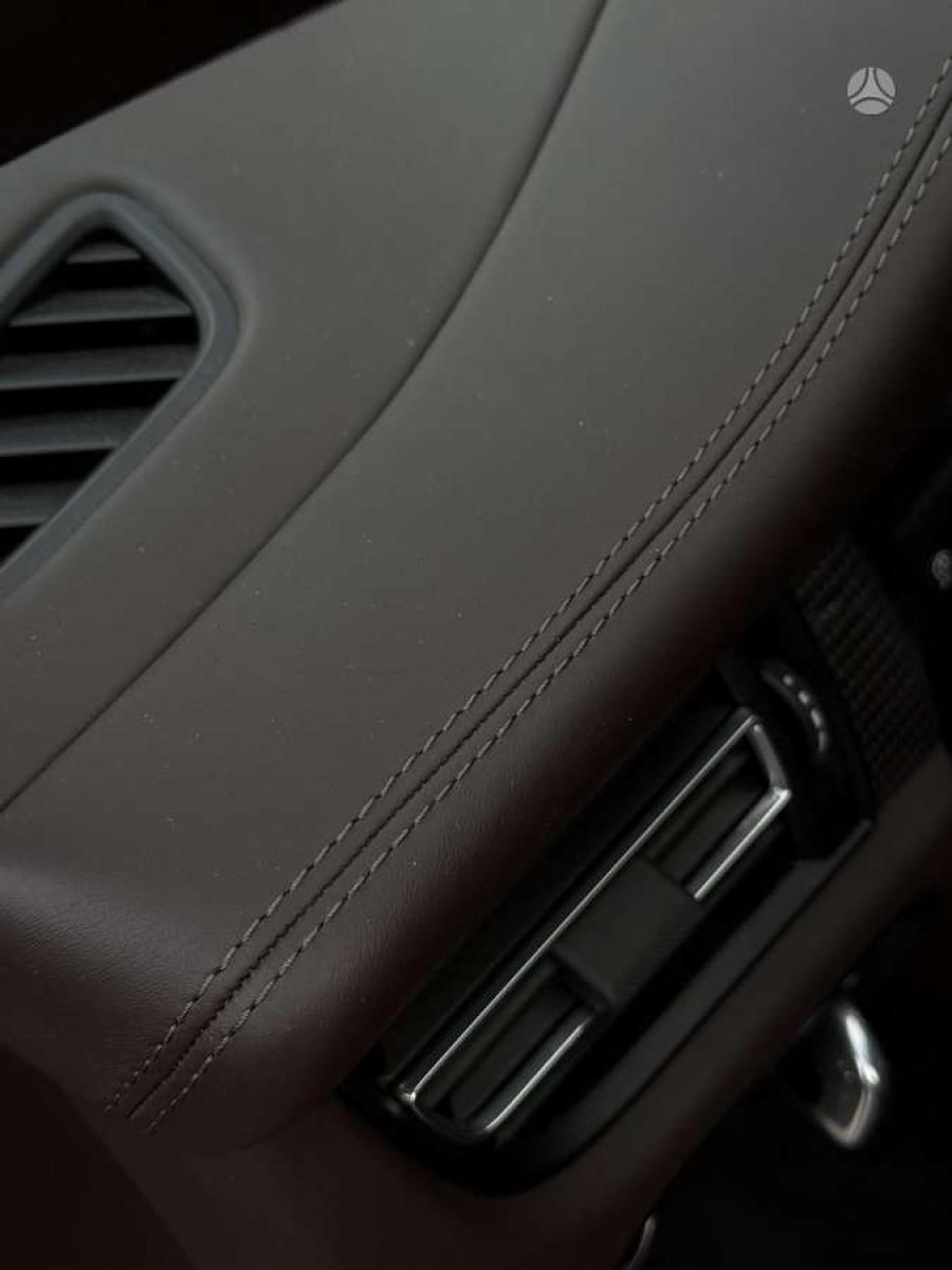 Grey Porsche Macan 2020 in Kaunas, with an engine capacity of 1.98 L and mileage of 78 thousand km for 41500 €, photo 14 on AUTOMOTO.COM.LV