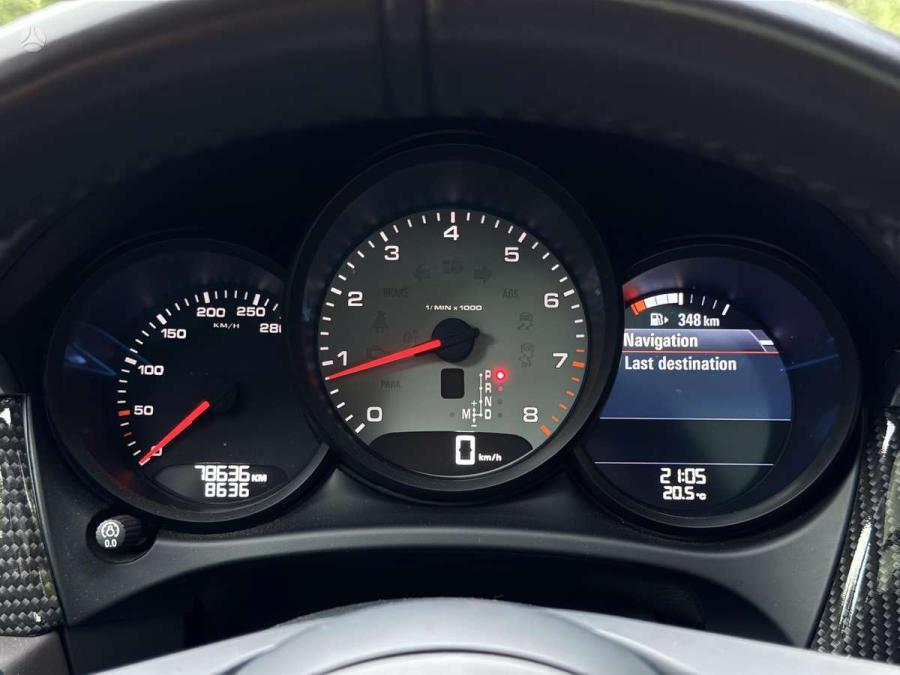 Grey Porsche Macan 2020 in Kaunas, with an engine capacity of 1.98 L and mileage of 78 thousand km for 41500 €, photo 15 on AUTOMOTO.COM.LV