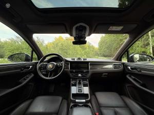Grey Porsche Macan 2020 in Kaunas, with an engine capacity of 1.98 L and mileage of 78 thousand km for 41500 €, photo 19 on AUTOMOTO.COM.LV