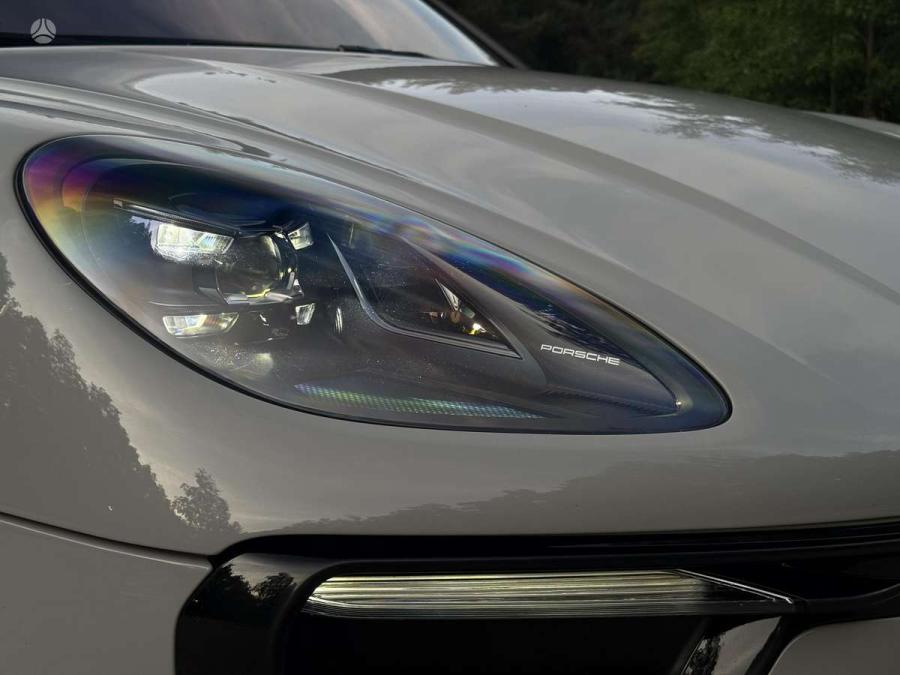 Grey Porsche Macan 2020 in Kaunas, with an engine capacity of 1.98 L and mileage of 78 thousand km for 41500 €, photo 21 on AUTOMOTO.COM.LV