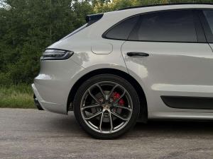 Grey Porsche Macan 2020 in Kaunas, with an engine capacity of 1.98 L and mileage of 78 thousand km for 41500 €, photo 23 on AUTOMOTO.COM.LV