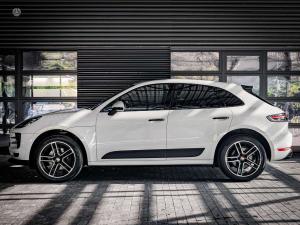 Grey Porsche Macan 2020 in Klaipeda, with an engine capacity of 1.98 L and mileage of 57 thousand km for 45911 €, photo 3 on AUTOMOTO.COM.LV