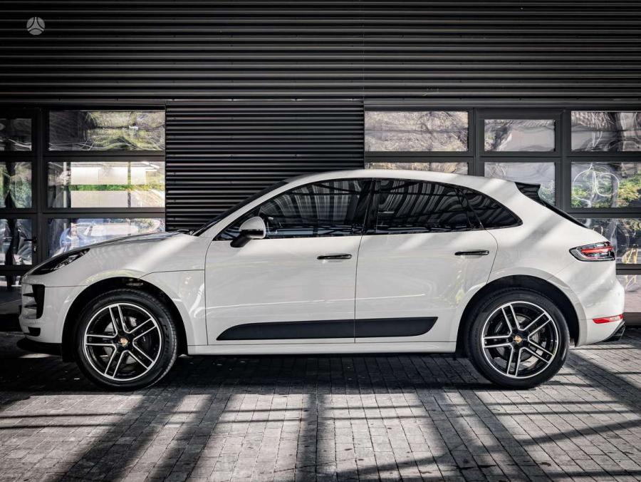Grey Porsche Macan 2020 in Klaipeda, with an engine capacity of 1.98 L and mileage of 57 thousand km for 45911 €, photo 3 on AUTOMOTO.COM.LV