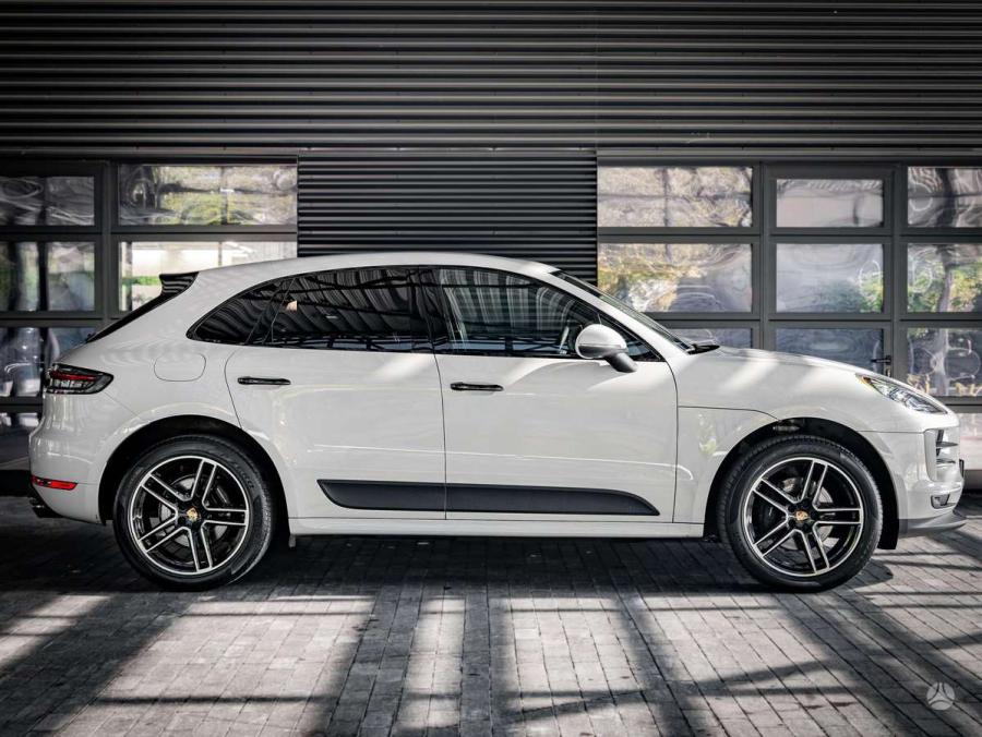 Grey Porsche Macan 2020 in Klaipeda, with an engine capacity of 1.98 L and mileage of 57 thousand km for 45911 €, photo 7 on AUTOMOTO.COM.LV