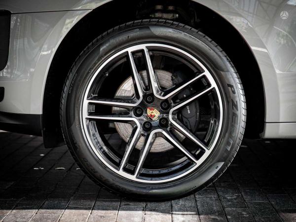Grey Porsche Macan 2020 in Klaipeda, with an engine capacity of 1.98 L and mileage of 57 thousand km for 45911 €, photo 11 on AUTOMOTO.COM.LV
