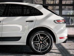 Grey Porsche Macan 2020 in Klaipeda, with an engine capacity of 1.98 L and mileage of 57 thousand km for 45911 €, photo 12 on AUTOMOTO.COM.LV