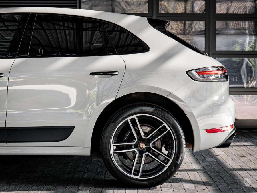 Grey Porsche Macan 2020 in Klaipeda, with an engine capacity of 1.98 L and mileage of 57 thousand km for 45911 €, photo 12 on AUTOMOTO.COM.LV