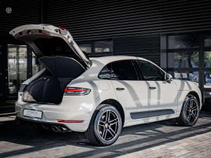 Grey Porsche Macan 2020 in Klaipeda, with an engine capacity of 1.98 L and mileage of 57 thousand km for 45911 €, photo 14 on AUTOMOTO.COM.LV