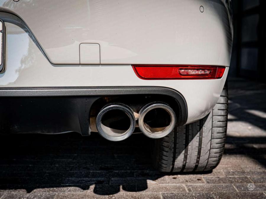 Grey Porsche Macan 2020 in Klaipeda, with an engine capacity of 1.98 L and mileage of 57 thousand km for 45911 €, photo 15 on AUTOMOTO.COM.LV