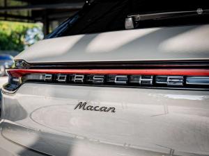 Grey Porsche Macan 2020 in Klaipeda, with an engine capacity of 1.98 L and mileage of 57 thousand km for 45911 €, photo 16 on AUTOMOTO.COM.LV