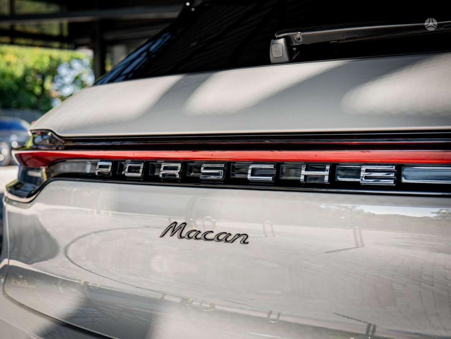 Grey Porsche Macan 2020 in Klaipeda, with an engine capacity of 1.98 L and mileage of 57 thousand km for 45911 €, photo 16 on AUTOMOTO.COM.LV