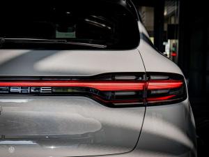 Grey Porsche Macan 2020 in Klaipeda, with an engine capacity of 1.98 L and mileage of 57 thousand km for 45911 €, photo 17 on AUTOMOTO.COM.LV