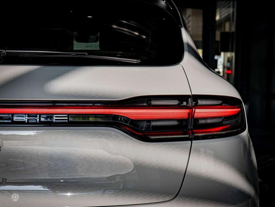 Grey Porsche Macan 2020 in Klaipeda, with an engine capacity of 1.98 L and mileage of 57 thousand km for 45911 €, photo 17 on AUTOMOTO.COM.LV