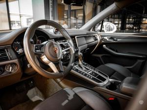 Grey Porsche Macan 2020 in Klaipeda, with an engine capacity of 1.98 L and mileage of 57 thousand km for 45911 €, photo 22 on AUTOMOTO.COM.LV