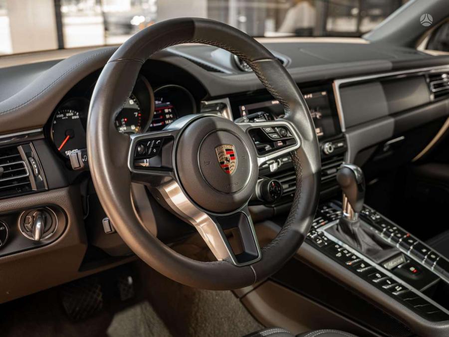 Grey Porsche Macan 2020 in Klaipeda, with an engine capacity of 1.98 L and mileage of 57 thousand km for 45911 €, photo 23 on AUTOMOTO.COM.LV