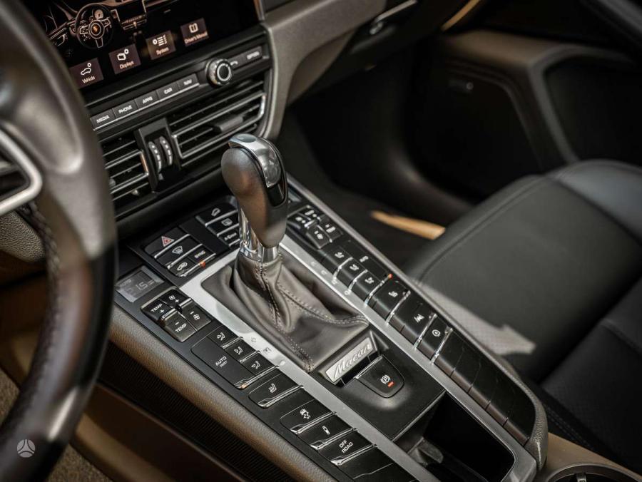 Grey Porsche Macan 2020 in Klaipeda, with an engine capacity of 1.98 L and mileage of 57 thousand km for 45911 €, photo 25 on AUTOMOTO.COM.LV