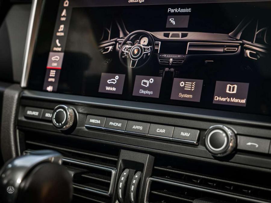 Grey Porsche Macan 2020 in Klaipeda, with an engine capacity of 1.98 L and mileage of 57 thousand km for 45911 €, photo 27 on AUTOMOTO.COM.LV